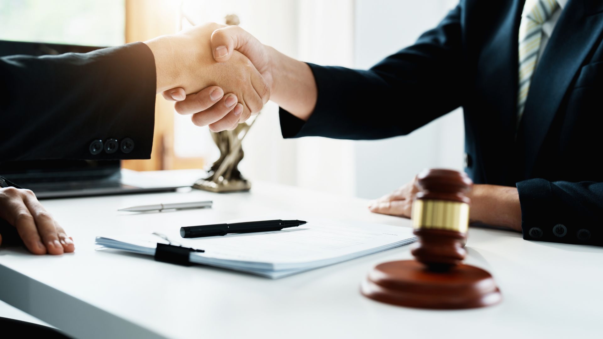 How to Become a Litigation Lawyer? - London Business Mag