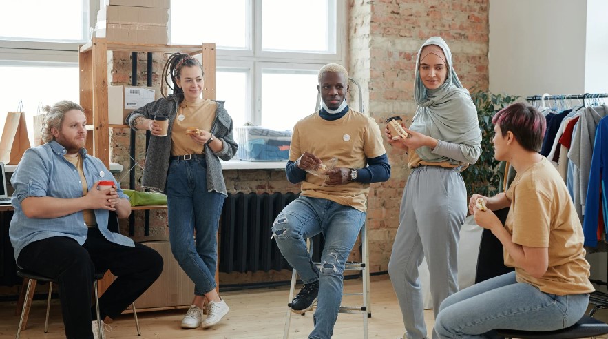 How to Make More Friends? 7 Tips to Make More Friends - London Business Mag