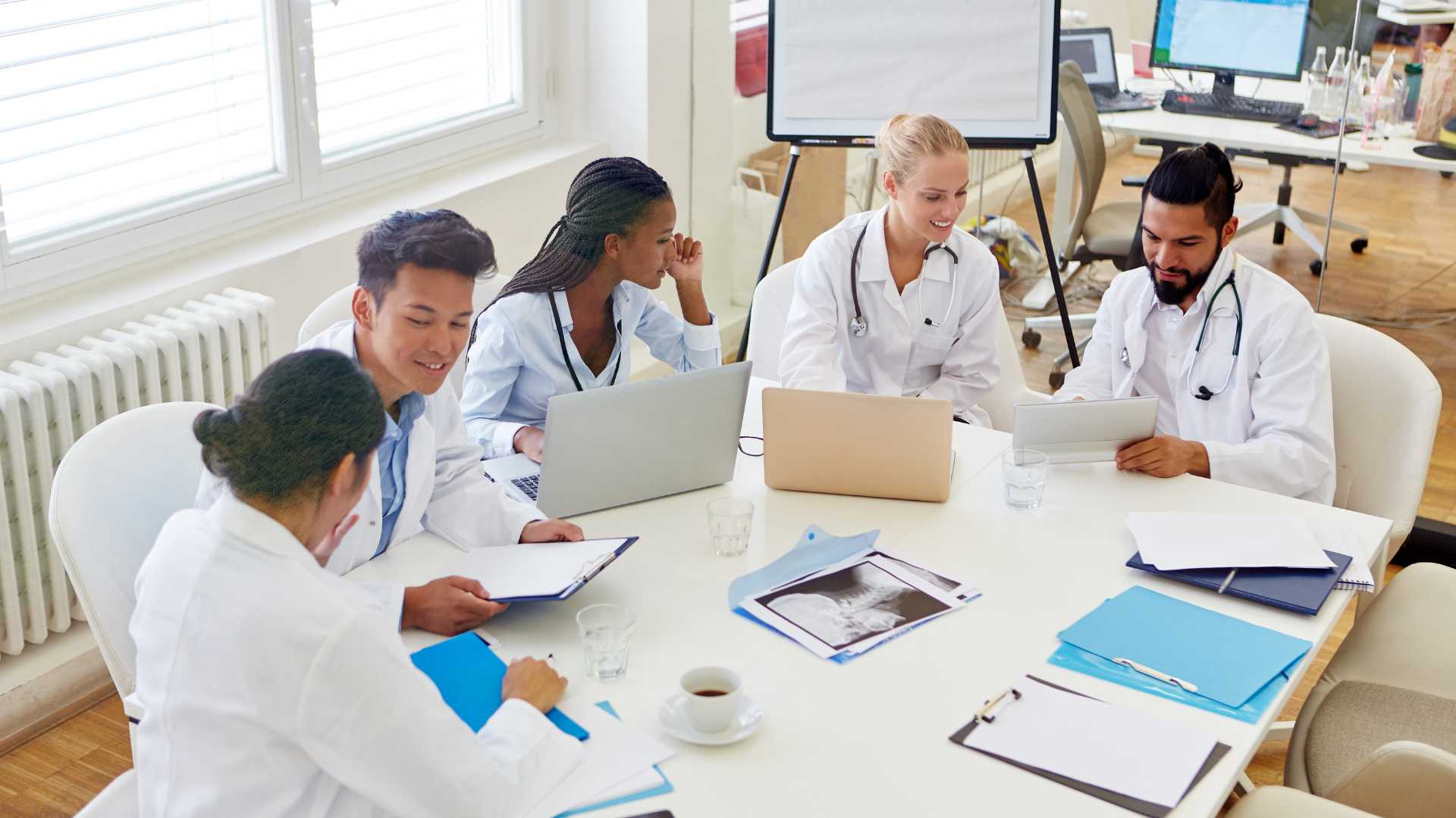 NHS Band 5 Salary in the UK 2025: New Pay Rates & Benefits - London ...