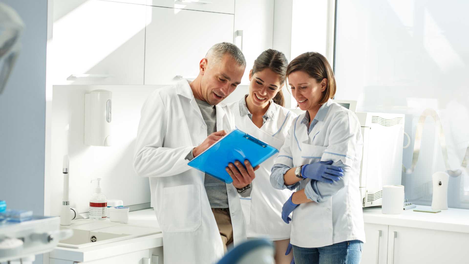 NHS Band 5 Salary in the UK 2025: New Pay Rates & Benefits - London ...