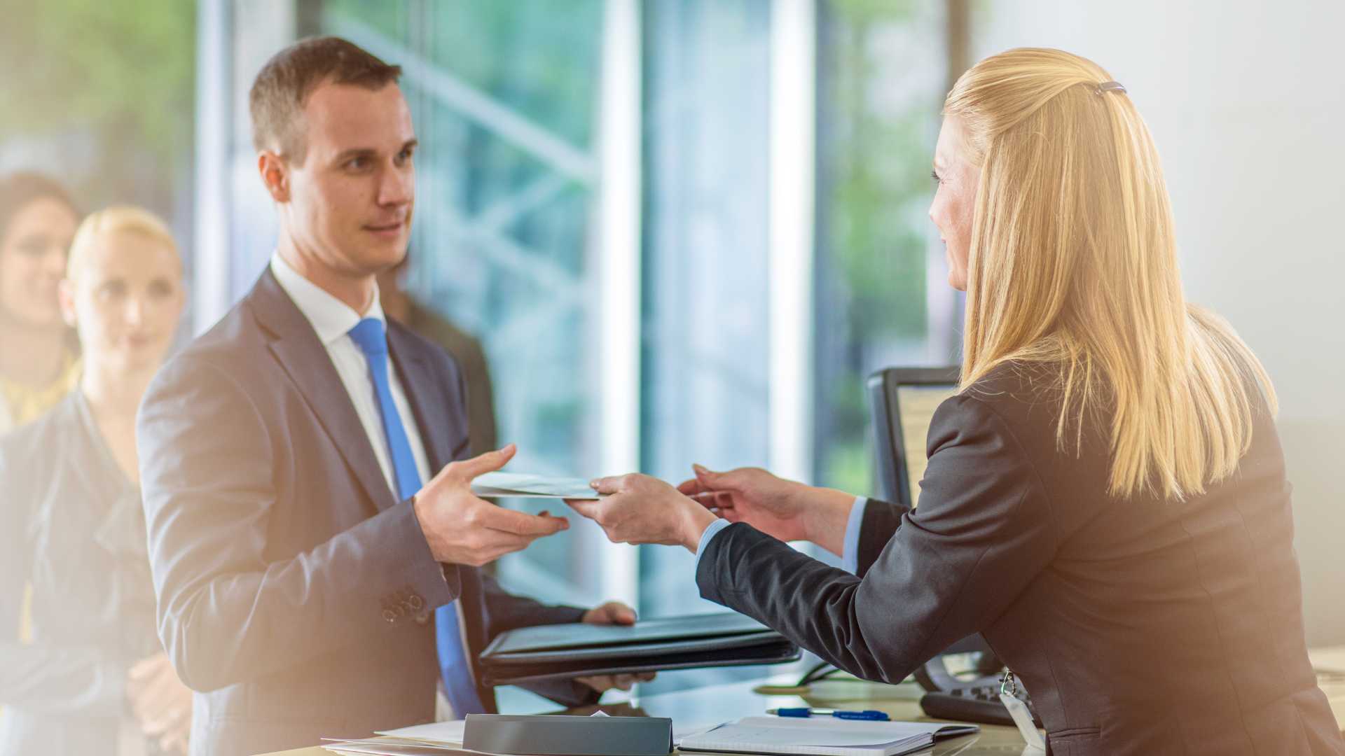 NHS Band 5 Salary in the UK 2025: New Pay Rates & Benefits - London ...